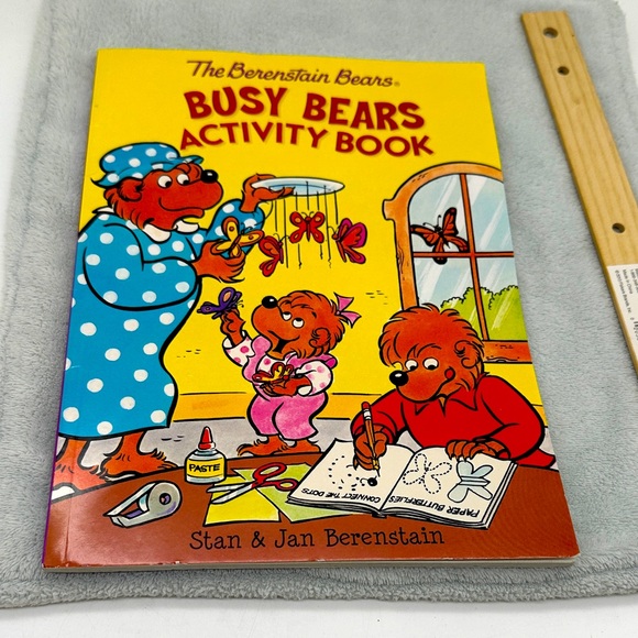 The Berenstain Bears | Toys | The Berenstain Bears Busy Bears Activity ...